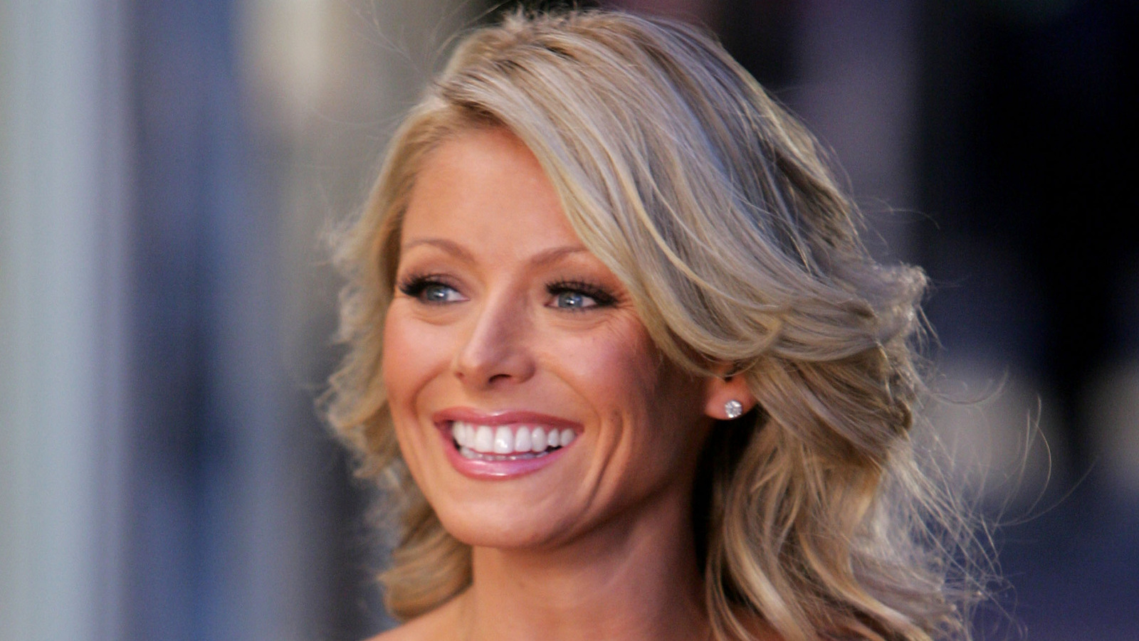 20 Times Kelly Ripa's Outfits Turned Heads