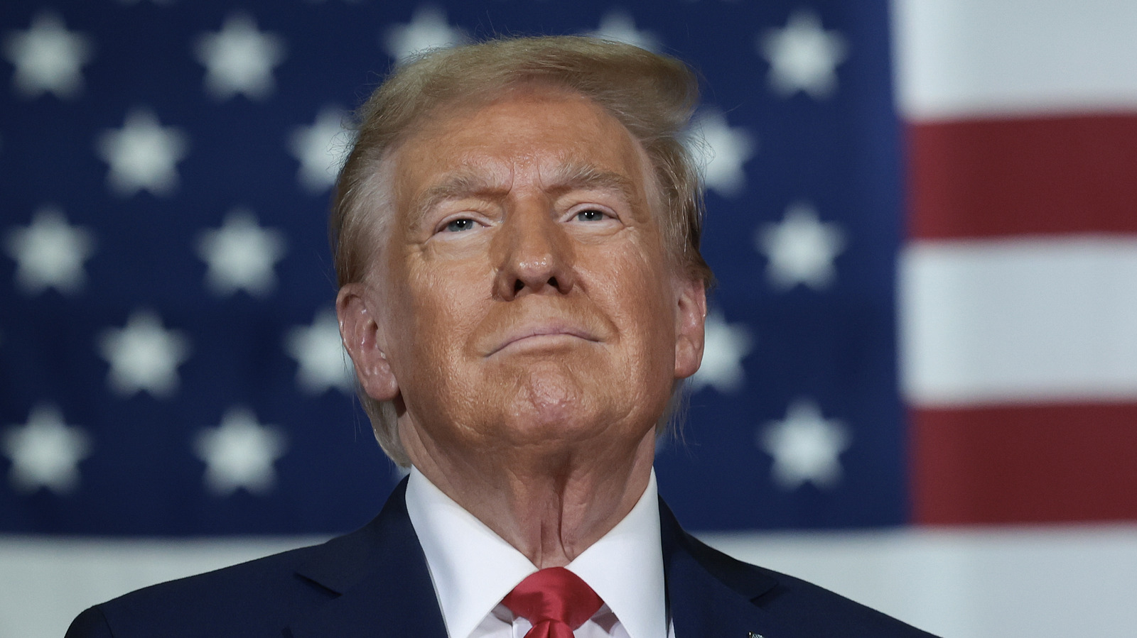 A Peek At Trump's Phone Reveals The Least Surprising Lockscreen Ever