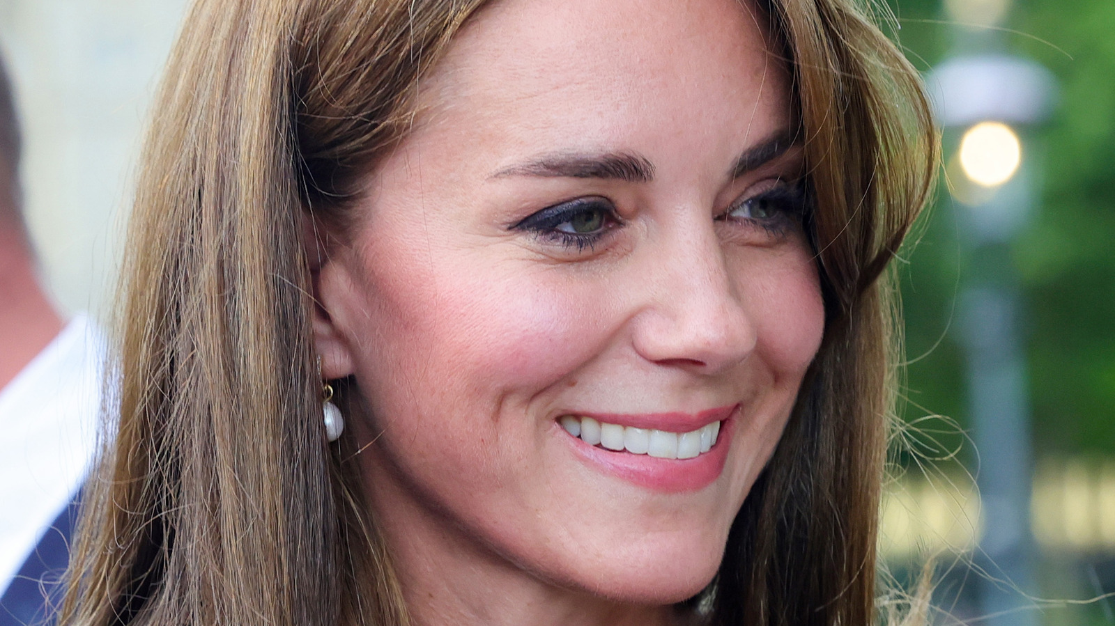 A Touching Moment Between Kate Middleton And A Young Girl Has Twitter ... A Touching Moment Between Kate Middleton And A Young Girl Has Twitter ...