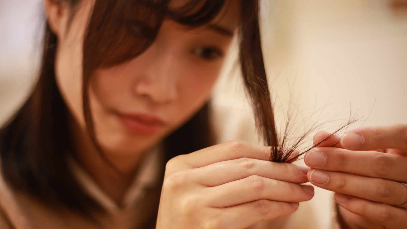 Adding One Ingredient To Your Conditioner Bottle Can Help With Split Ends