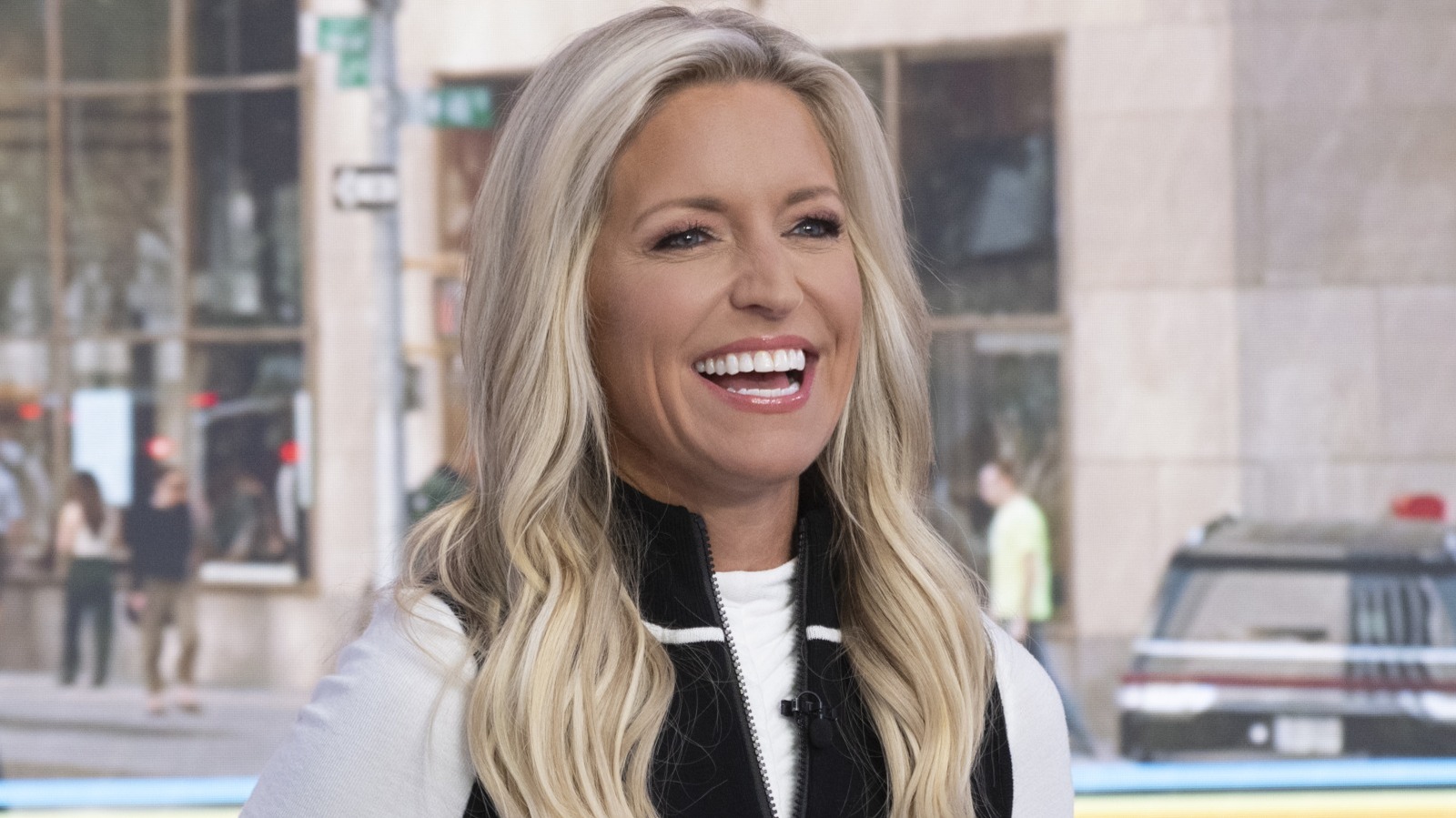 Ainsley Earhardt's Dress Looks Like A Mural Gone Wrong At Fox News Al ...