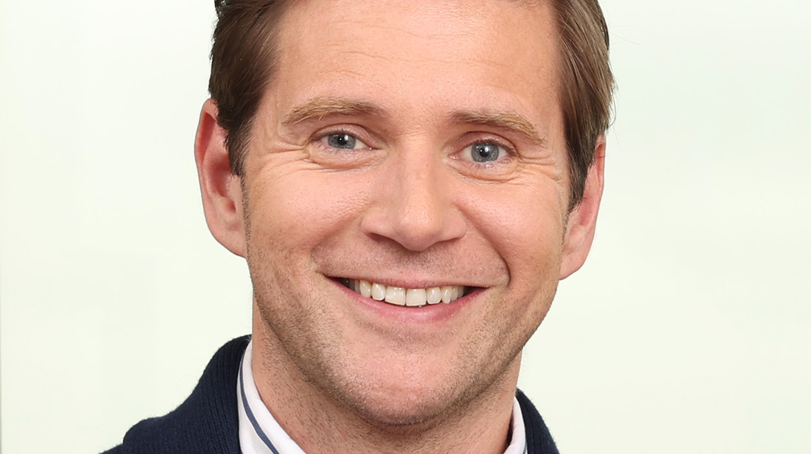 Allen Leech Dishes About His Downton Abbey Experience - Exclusive