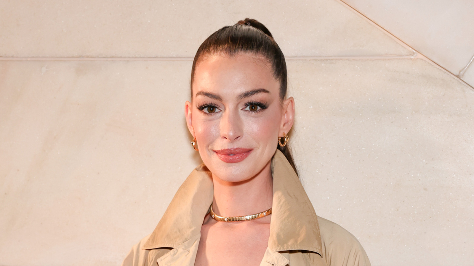 Anne Hathaway Is Nearly Unrecognizable After Rumored Plastic Surgery ...