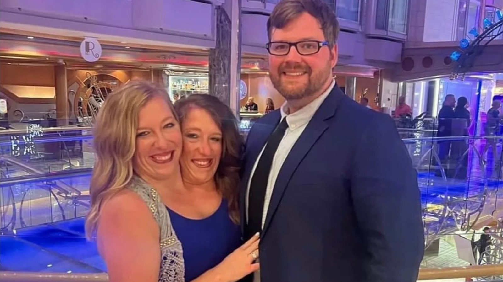 Are Conjoined Twins Abby And Brittany Hensel Married? One Is — Here's ...