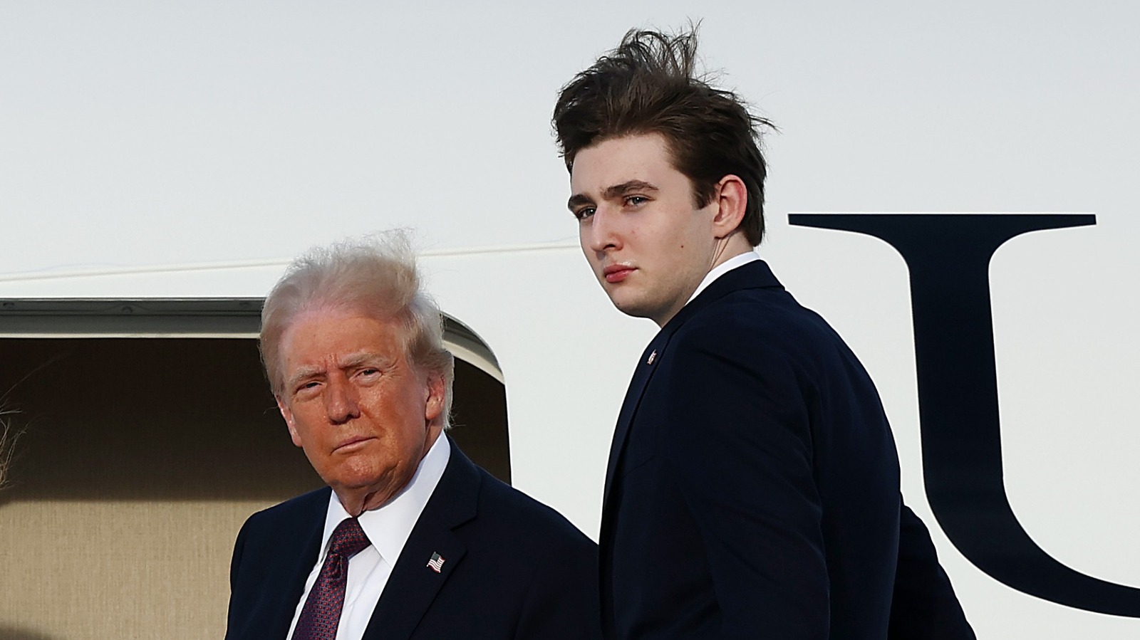 Barron Trump Having A Donald-Like Hair Mishap Shows How Long His Locks ...