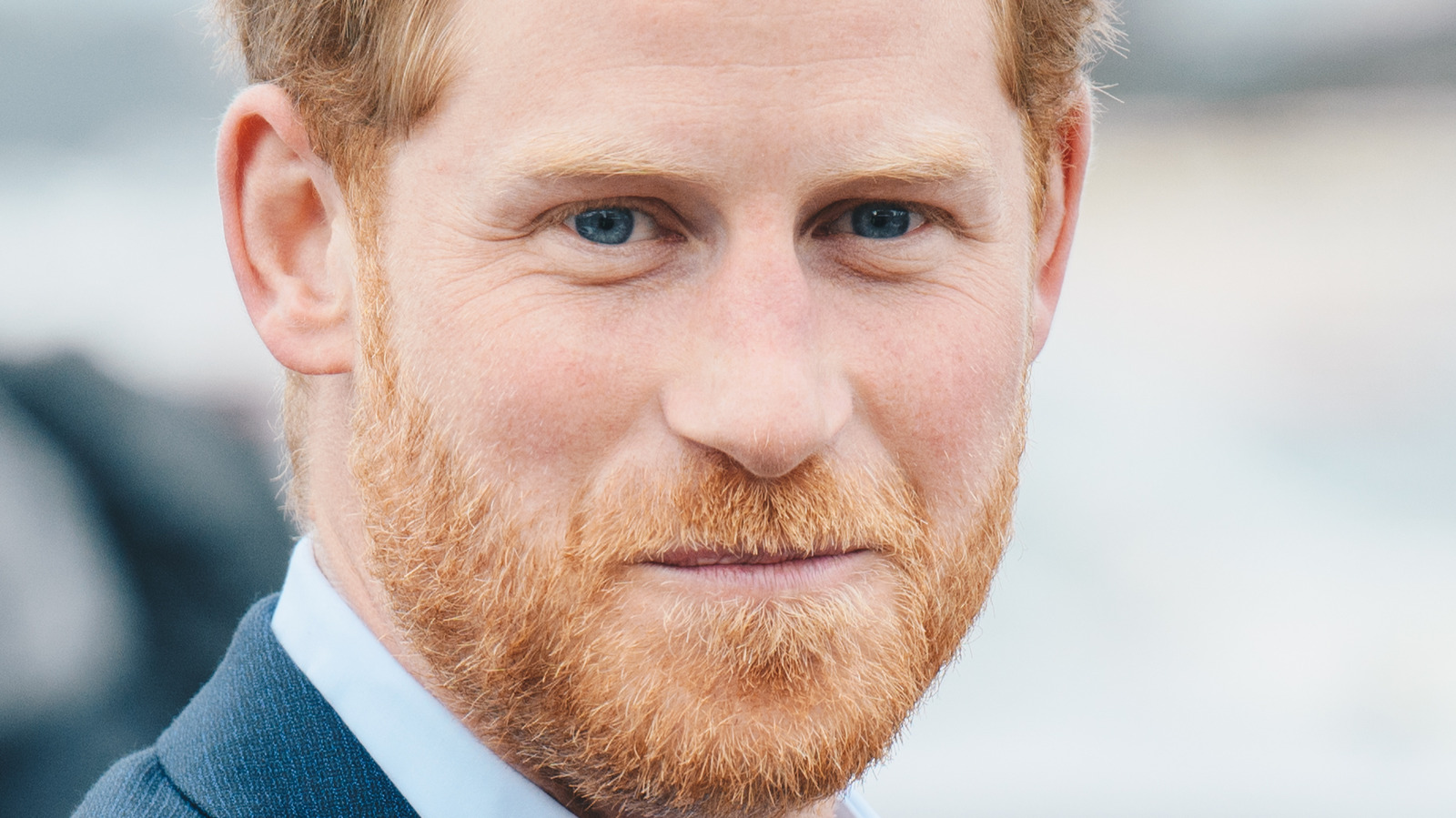 Body Language Expert Discusses Harry's Emotional Rollercoaster In PDA ...