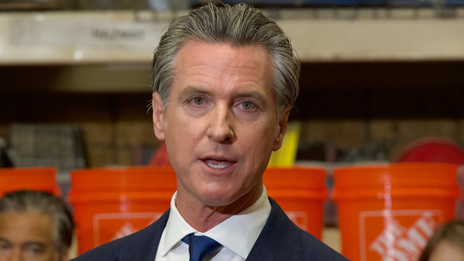 Body Language Expert Tells Us Sign Gavin Newsom Won't Yield To Donald ...