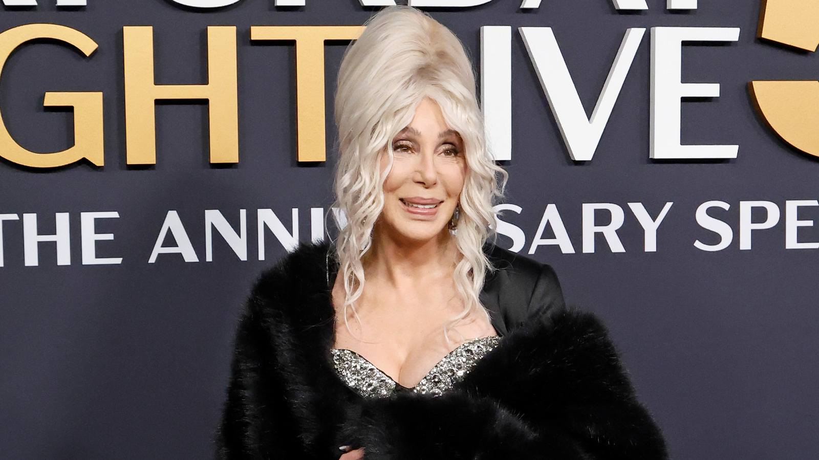 Cher's Unusual Hairstyle At SNL50 Steals The Show (Literally) And ...