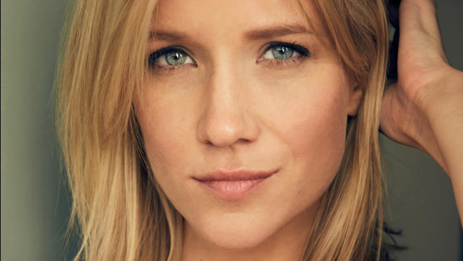 Chicago Med's Jessy Schram Dishes On Playing Dr. Hannah Asher - Exclusive Interview