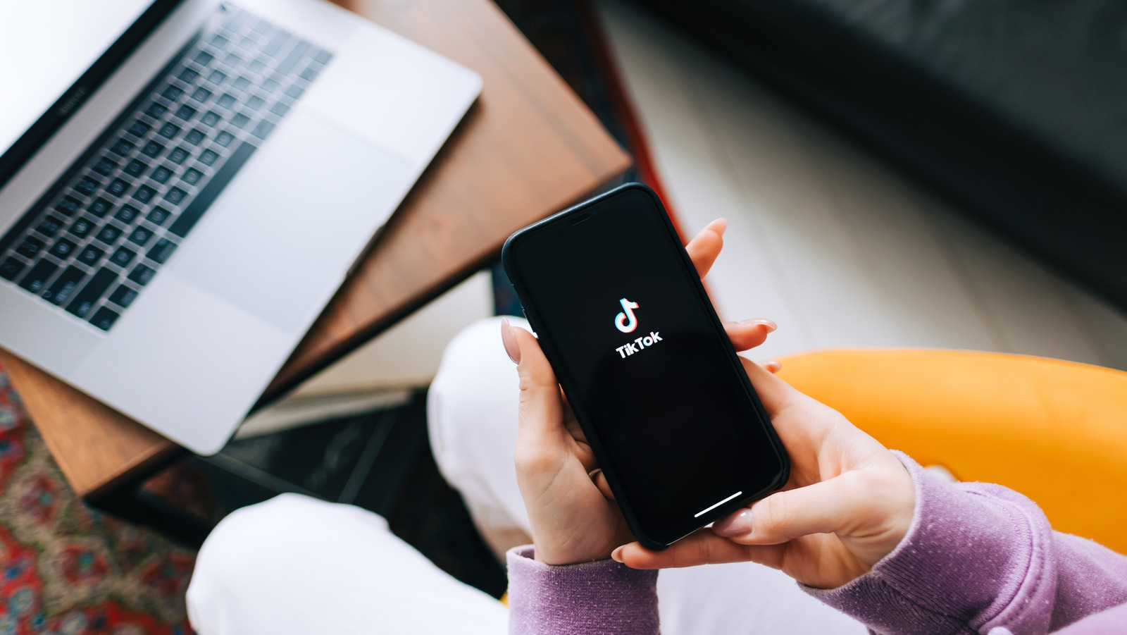 'Corecore' Is The Meta-Aesthetic Taking Over TikTok: Here's What It Means (And How To Embrace It)