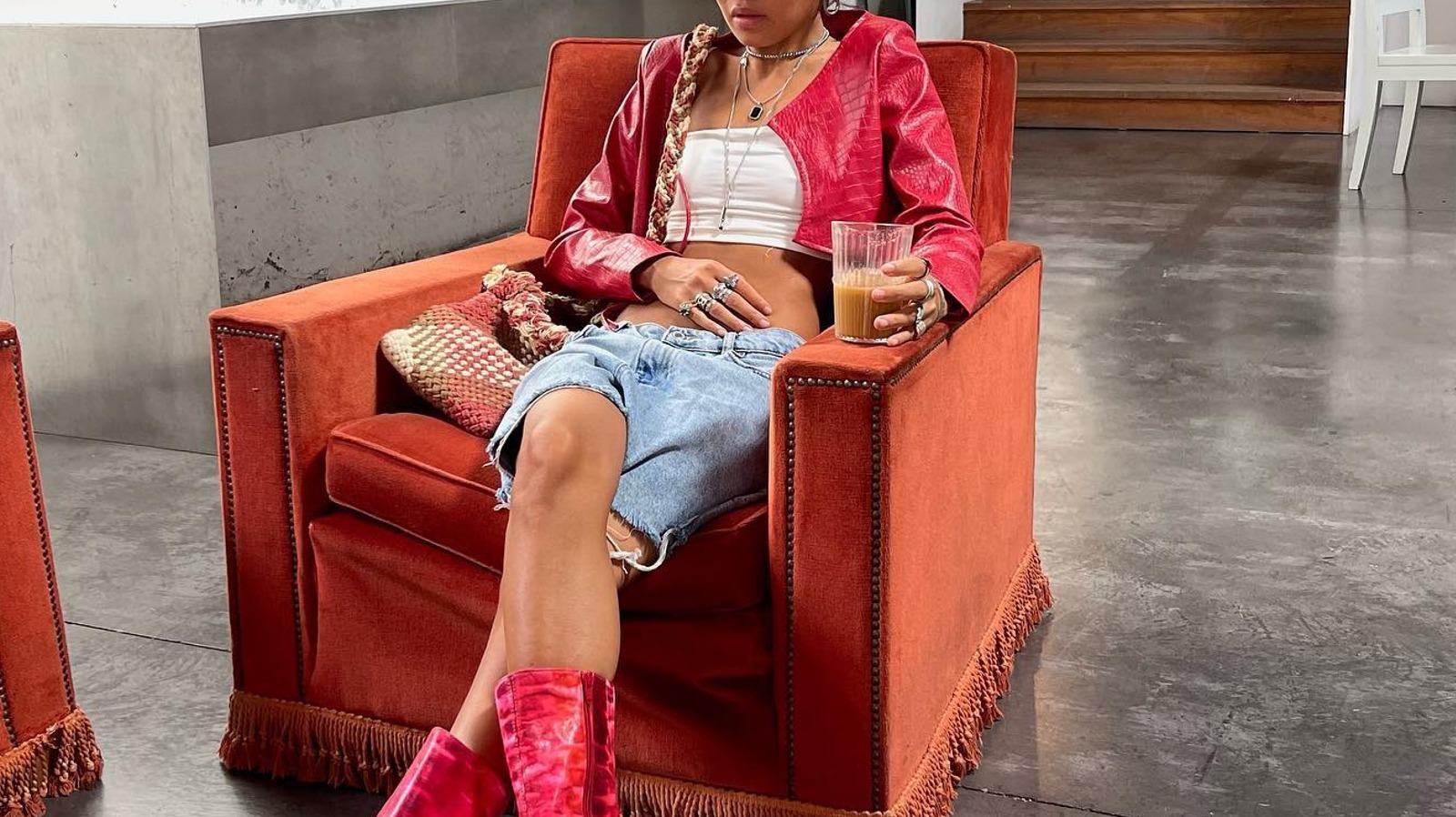 Crossing Your Legs Can Weaken Your Pelvic Floor How To Change Your Crossing Your Legs Can Weaken Your Pelvic Floor How To Change Your
