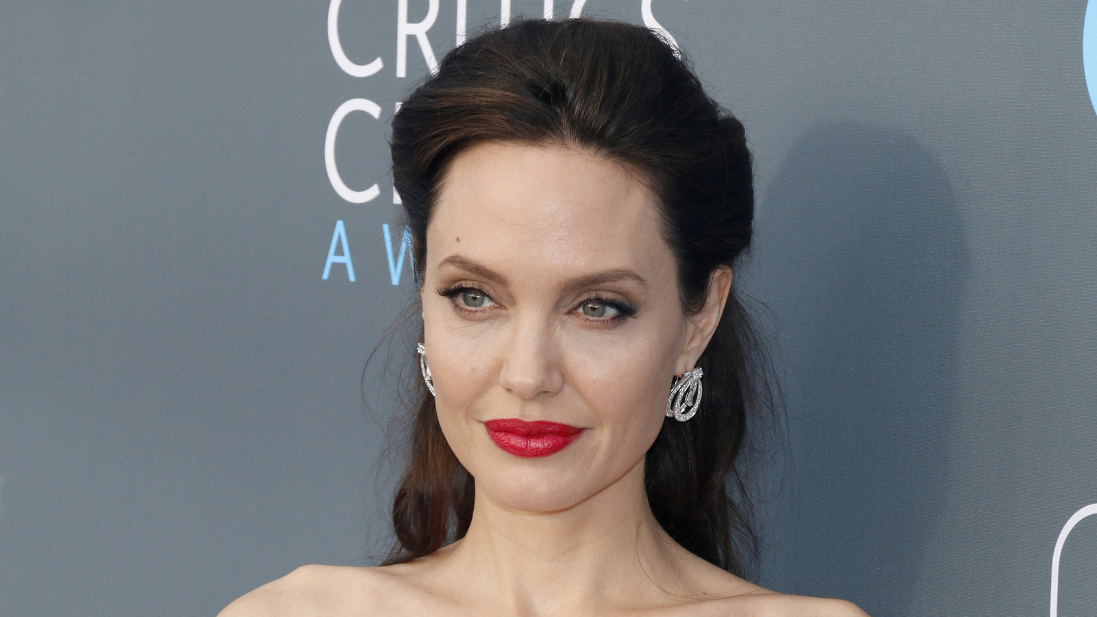 Angelina Jolie's Unique Wedding Dress Included A Tribute To Her Kids