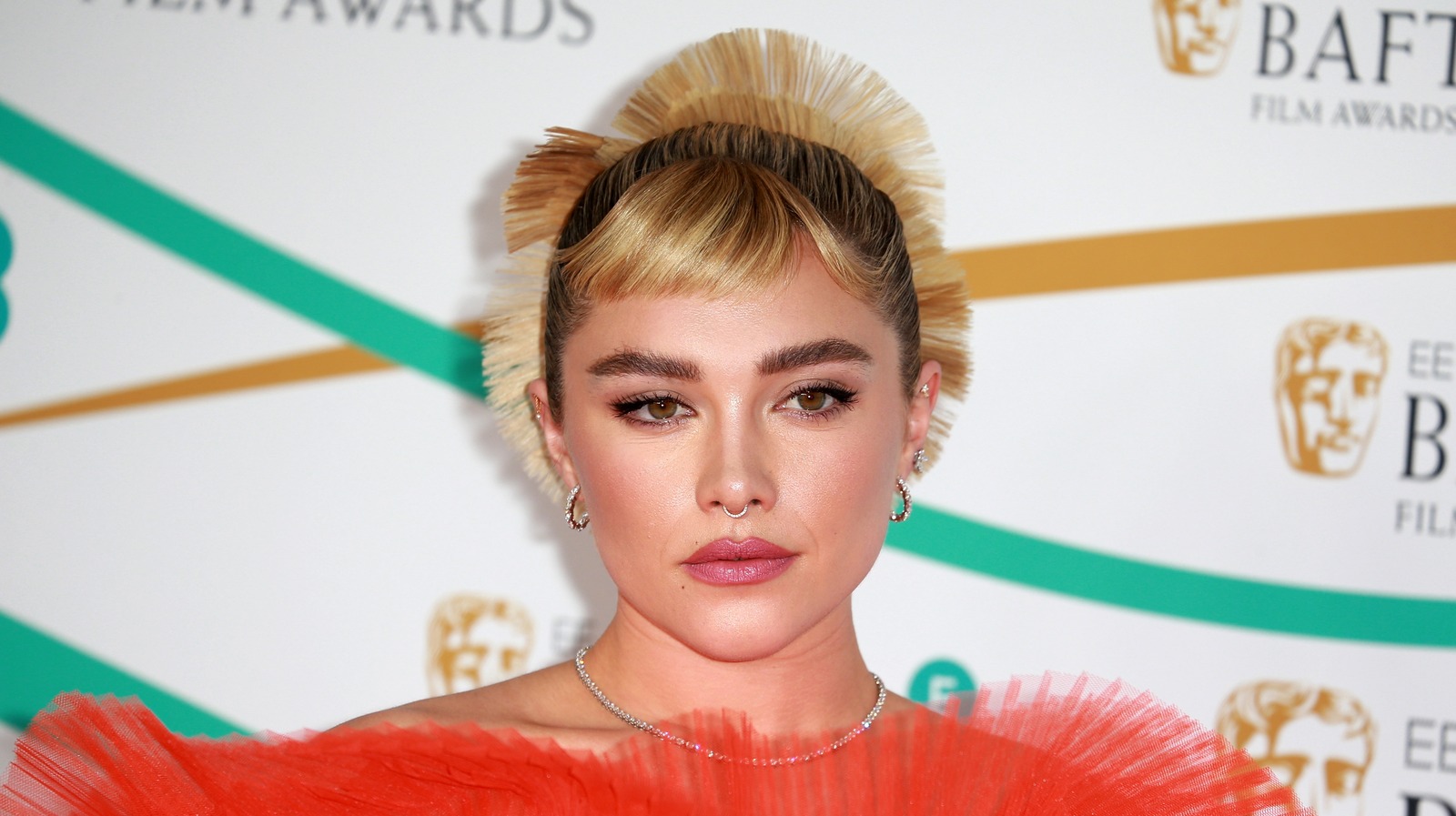 Details About Florence Pugh's Romance With Finn Cole