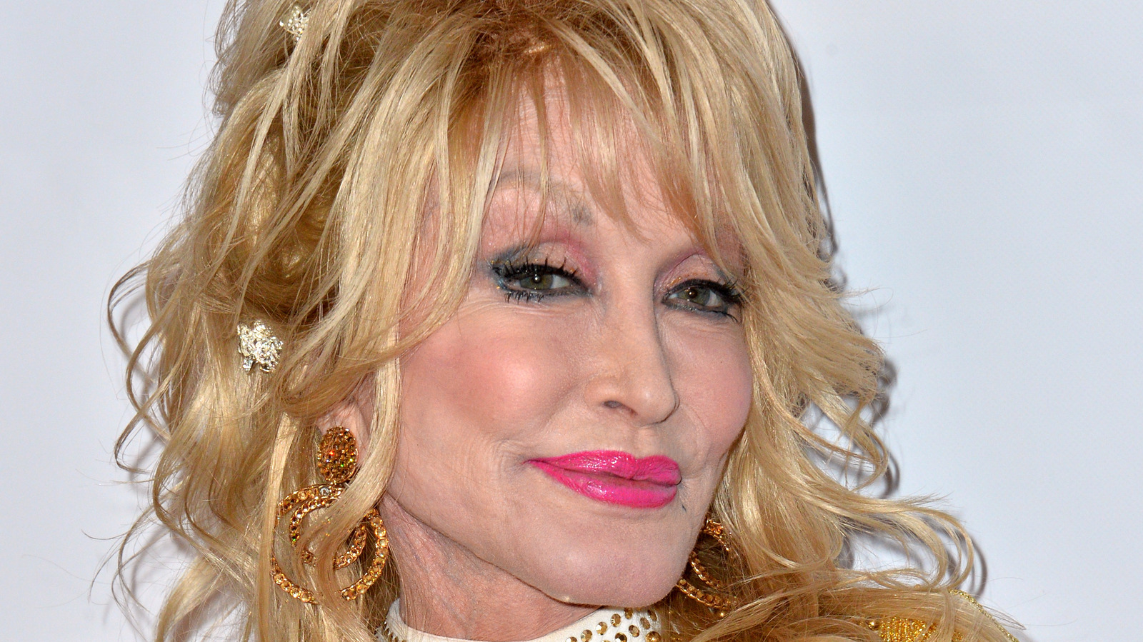 Dolly Parton Pens Heartbreaking Tribute To Friend Loretta Lynn Dolly Parton Pens Heartbreaking Tribute To Friend Loretta Lynn