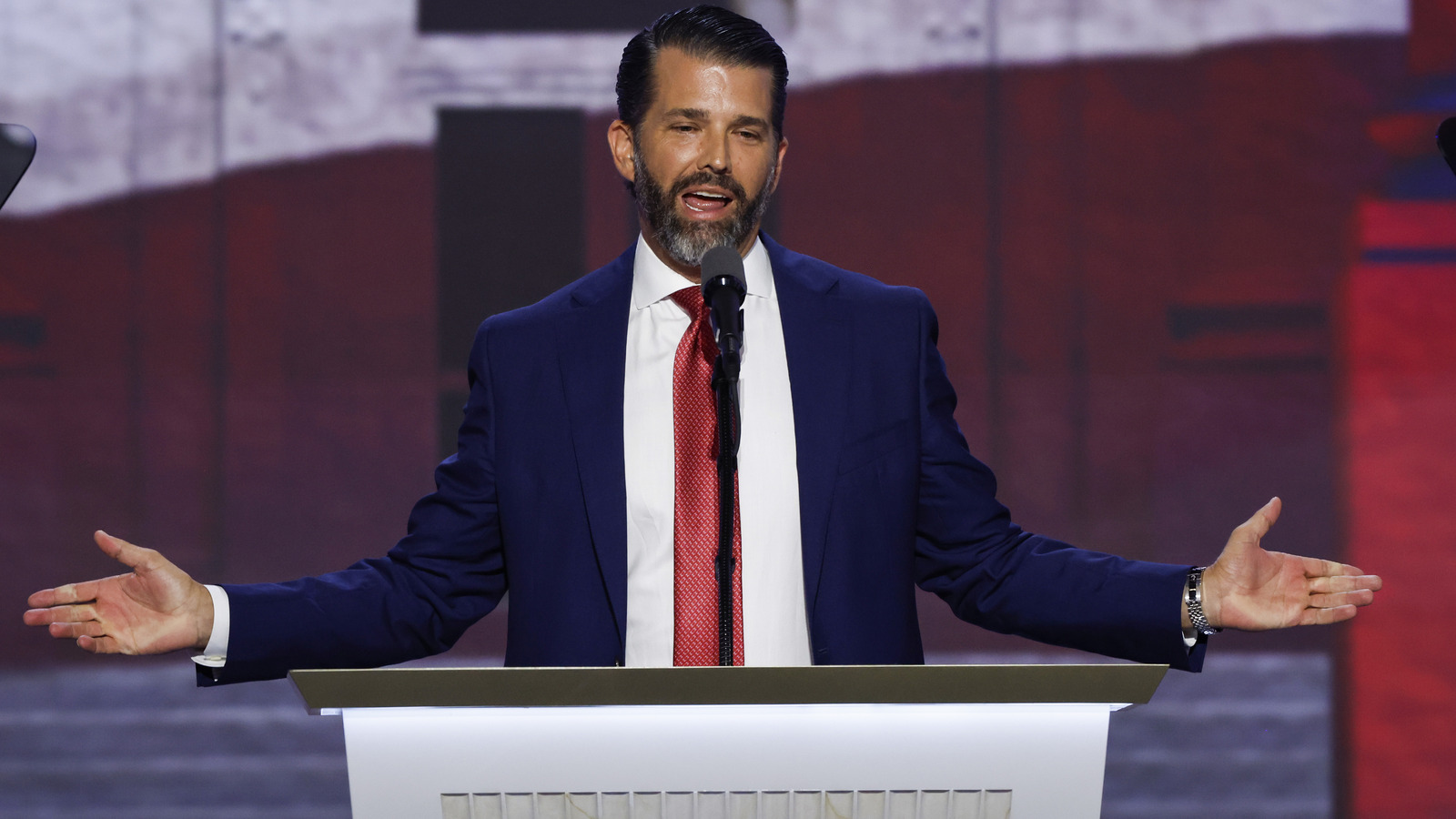 Don Jr.'s Rumored Mistress Ramps Up Affair Chatter With Bouquet From ...