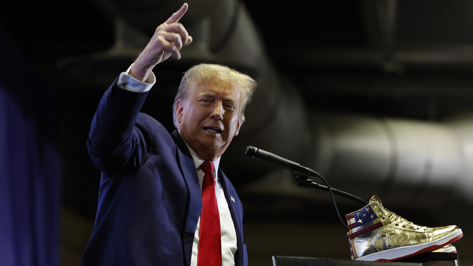 Donald Trump's Sneaker Con Outfit Has Everyone Saying The Same Thing