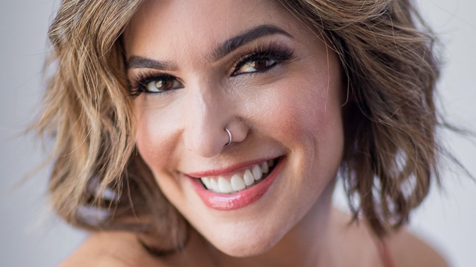 Dr. Darcy Sterling Talks Famously Single And Jealousy In Relationships ...