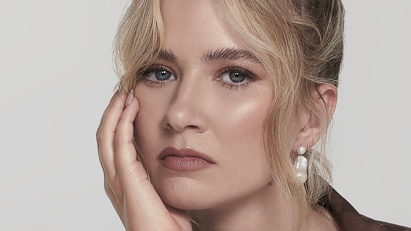 Dynasty's Eliza Bennett Discusses The Final Season, Her New EP, And ...