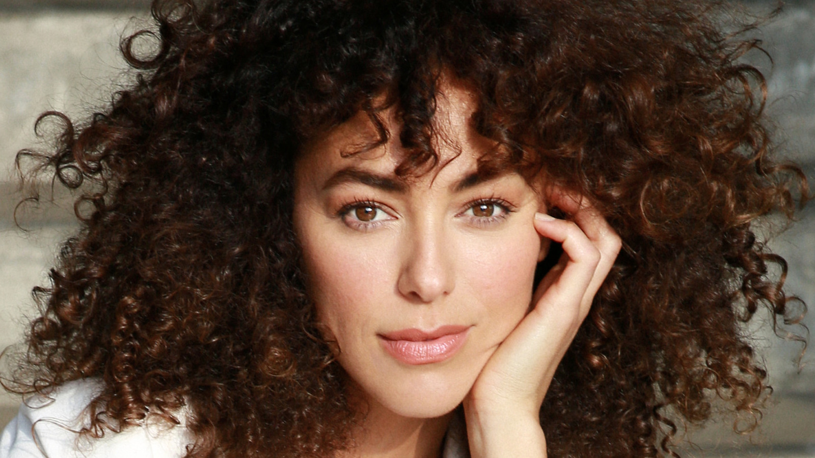 Elena Goode Gives Us An Inside Look At Pretty Little Liars: Original ...