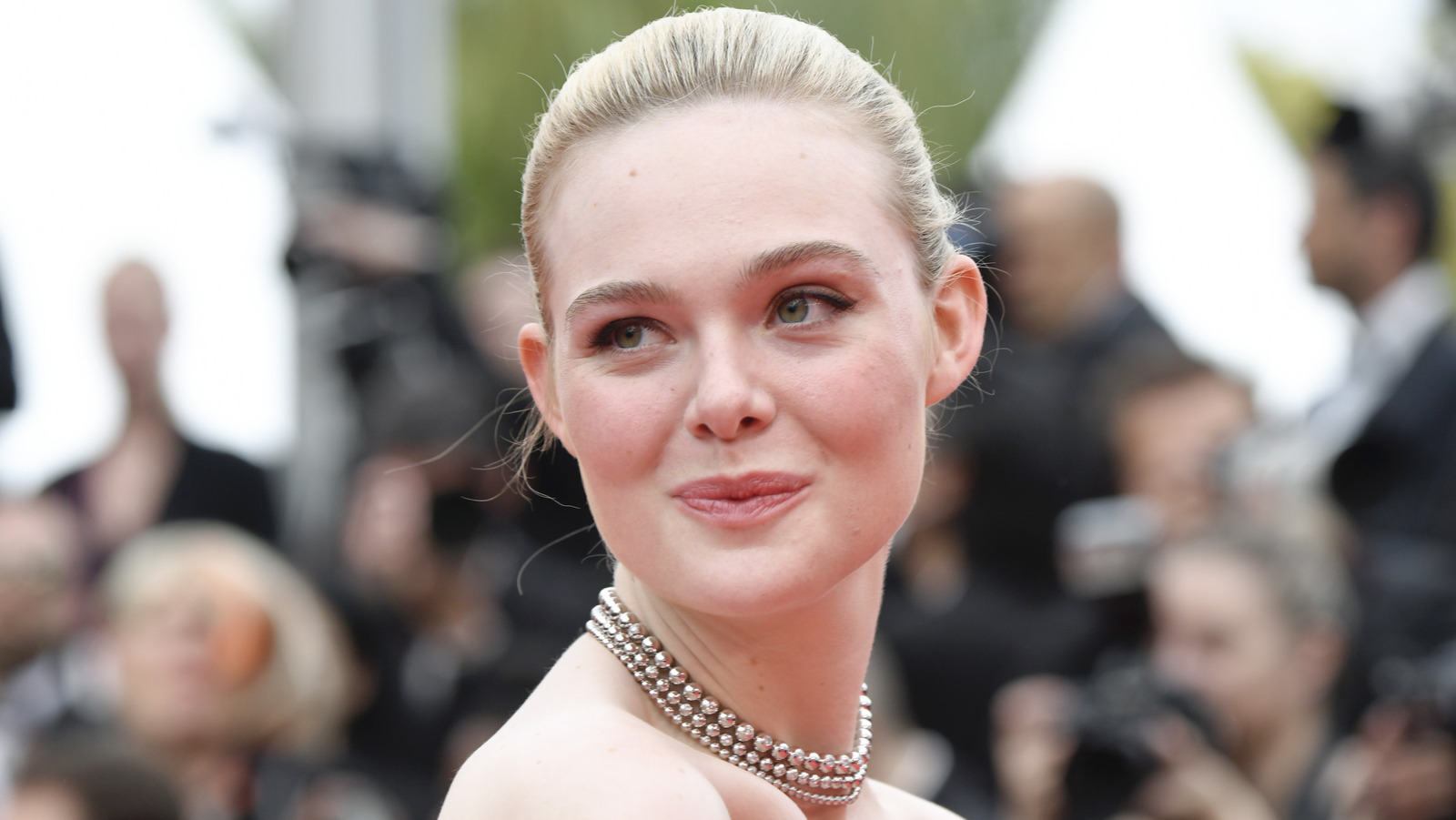Elle Fanning's Latest Red Carpet Look Will Have Fans Clamoring For ...