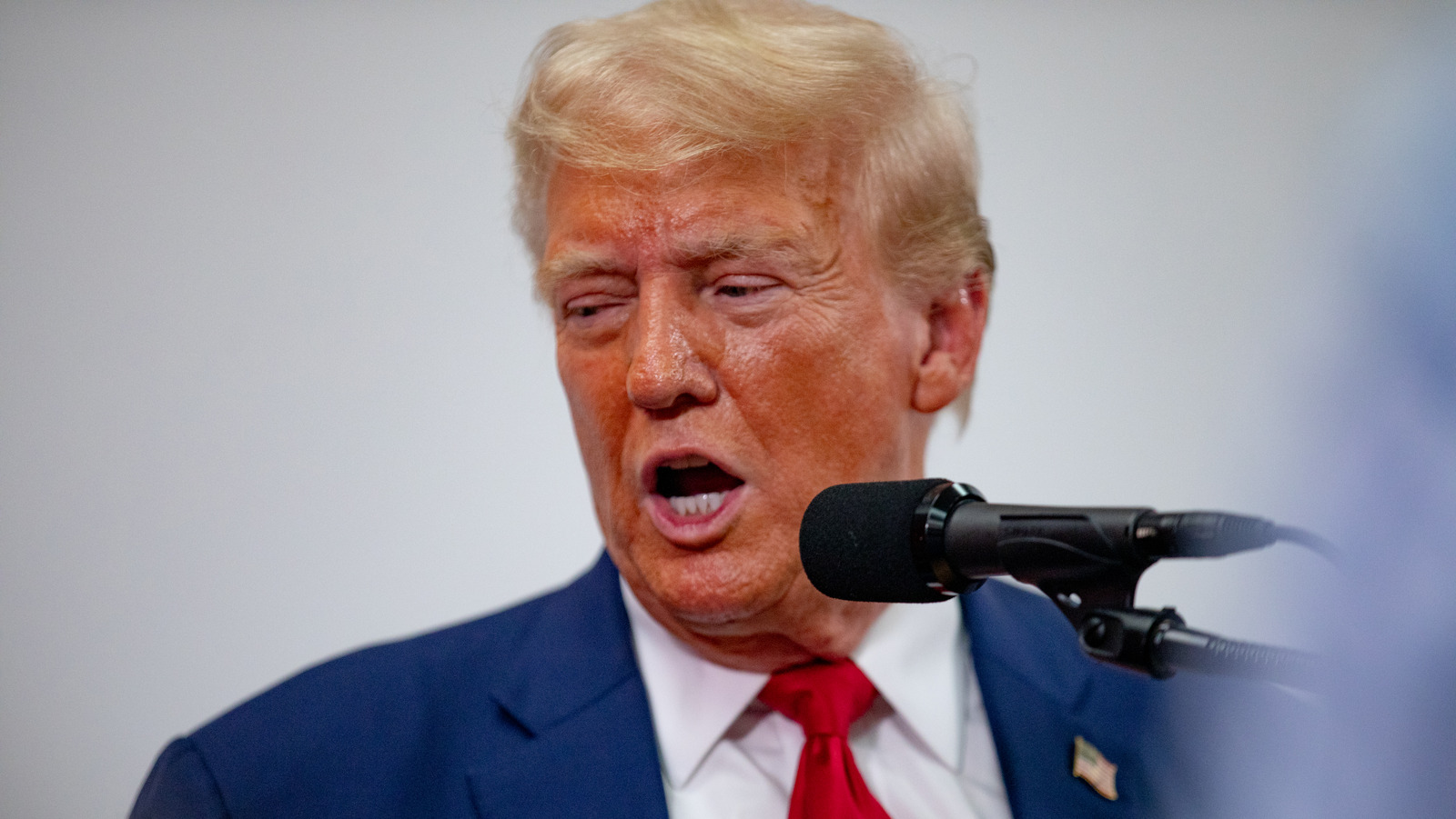 Ex Advisor Spills Trump Took His Apprentice One-Liner To Heart In Oval ...