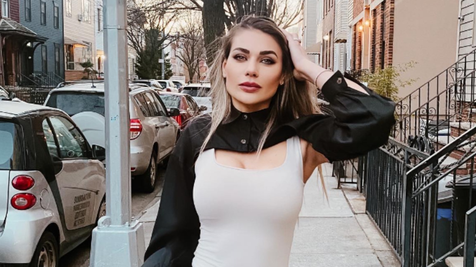 Extreme Cropped Long Sleeve T-Shirts Are Trending. Here's How To Rock ...