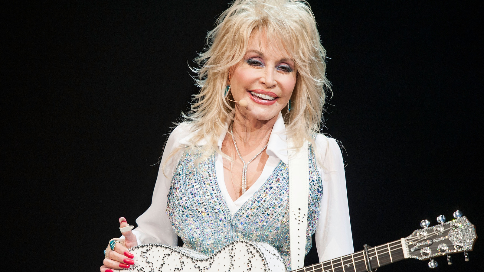 Head-Turning Pics Show Dolly Parton Is Almost Unrecognizable Sporting ...