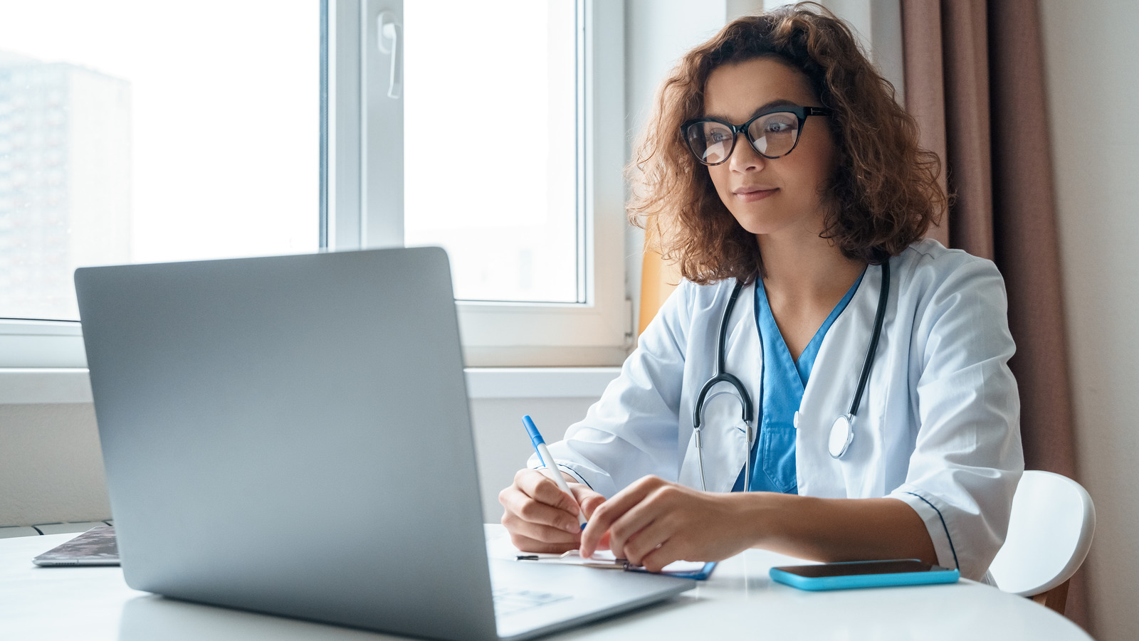 Here's How To Start A Career As A Physician Assistant