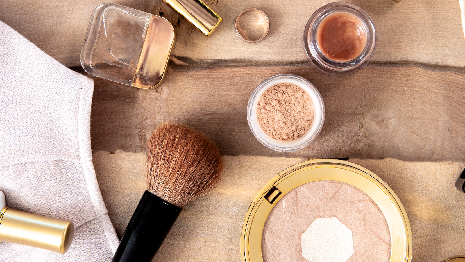 Here's How To Tell If You're Wearing Too Much Foundation