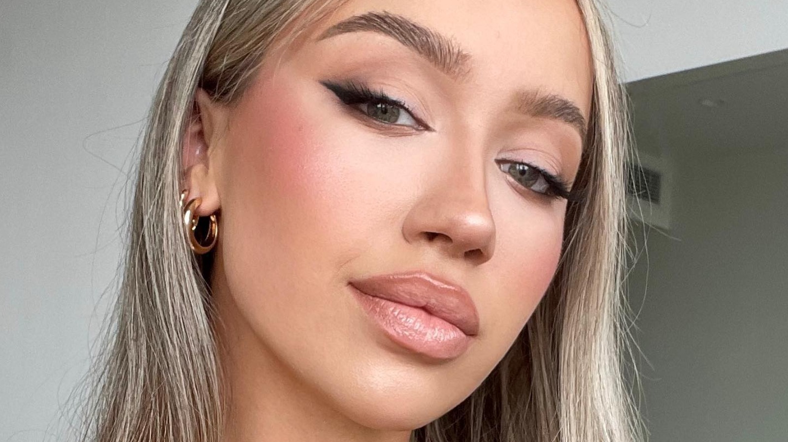 Here's How To Use The Buzzy Bronzing Drops You're Seeing All Over TikTok
