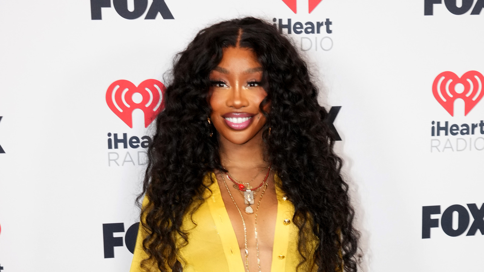 Sza no makeup store