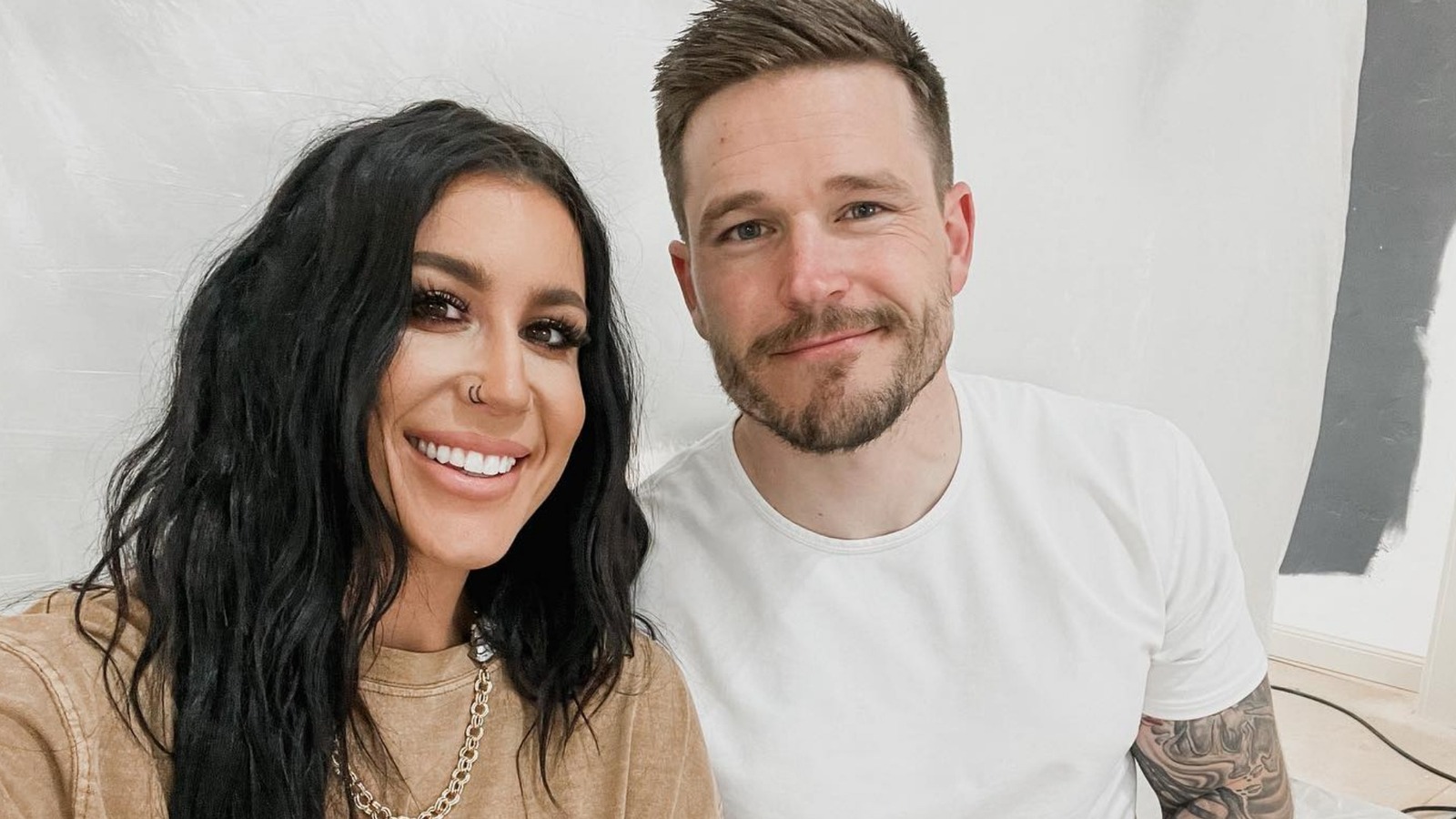 How HGTV Stars Cole And Chelsea DeBoer's Gas Station Run-In Turned Into ...