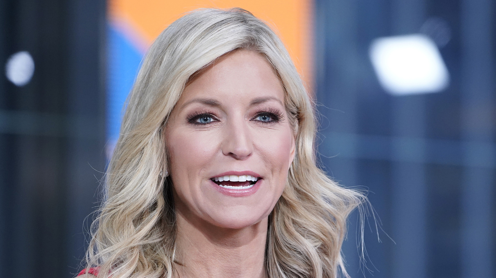 How Tall Is Ainsley Earhardt? She Gets Swallowed In Pic With A Slew Of ...