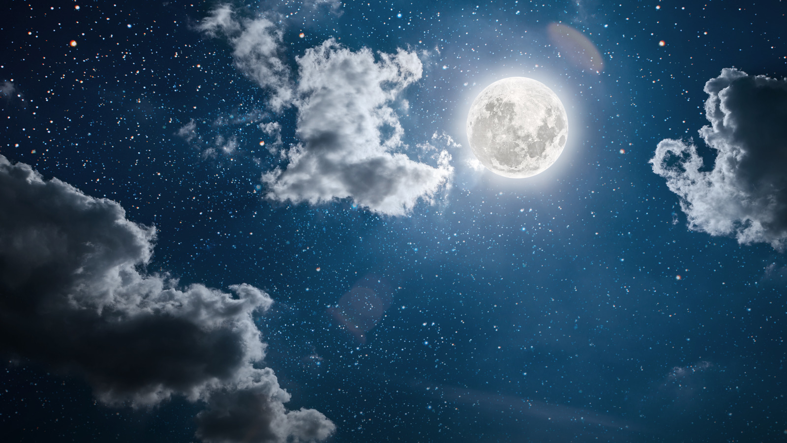How The September 10 Full Moon Will Affect You If You're An Aquarius