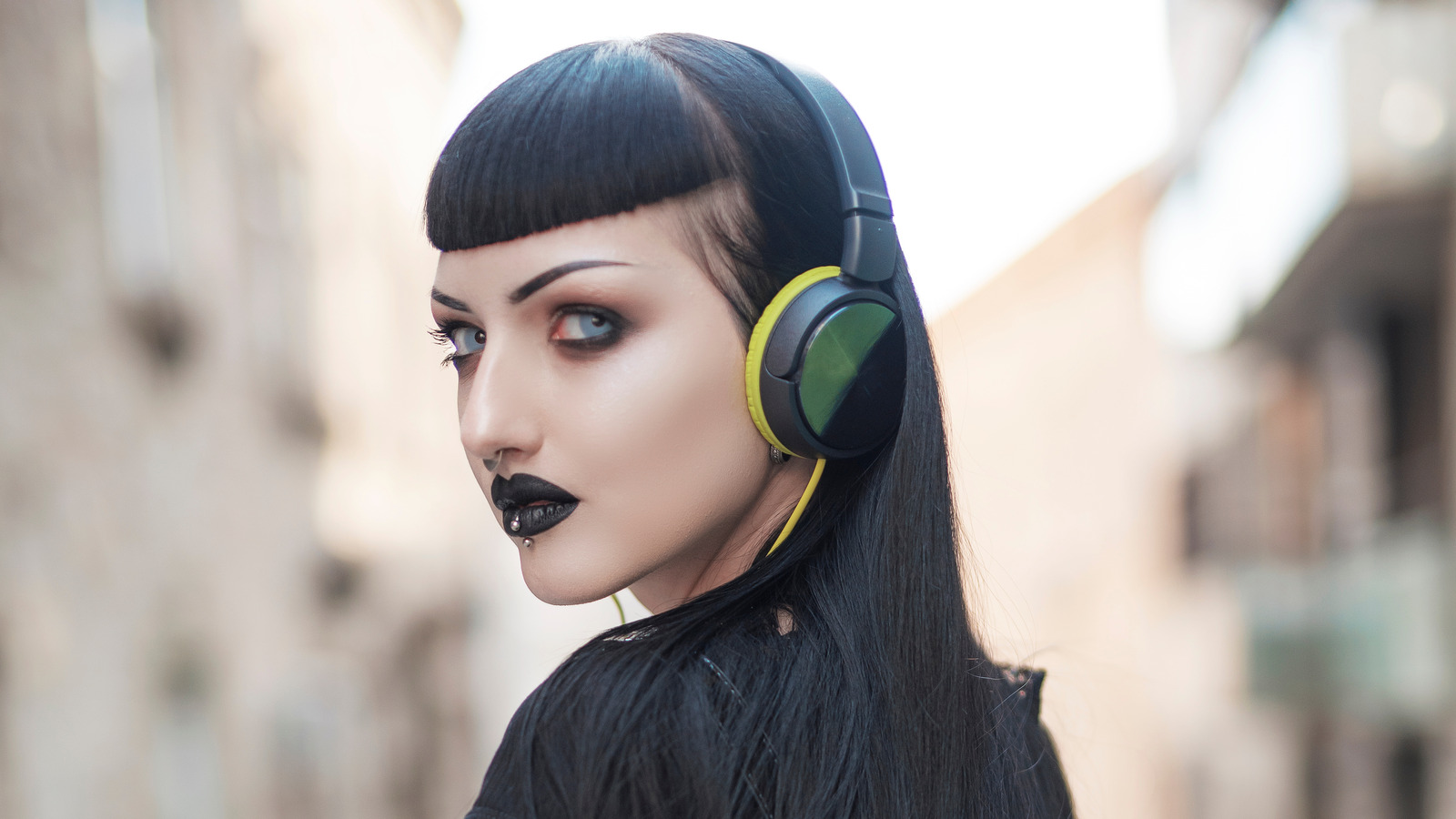 How To Pull Off A Goth Look