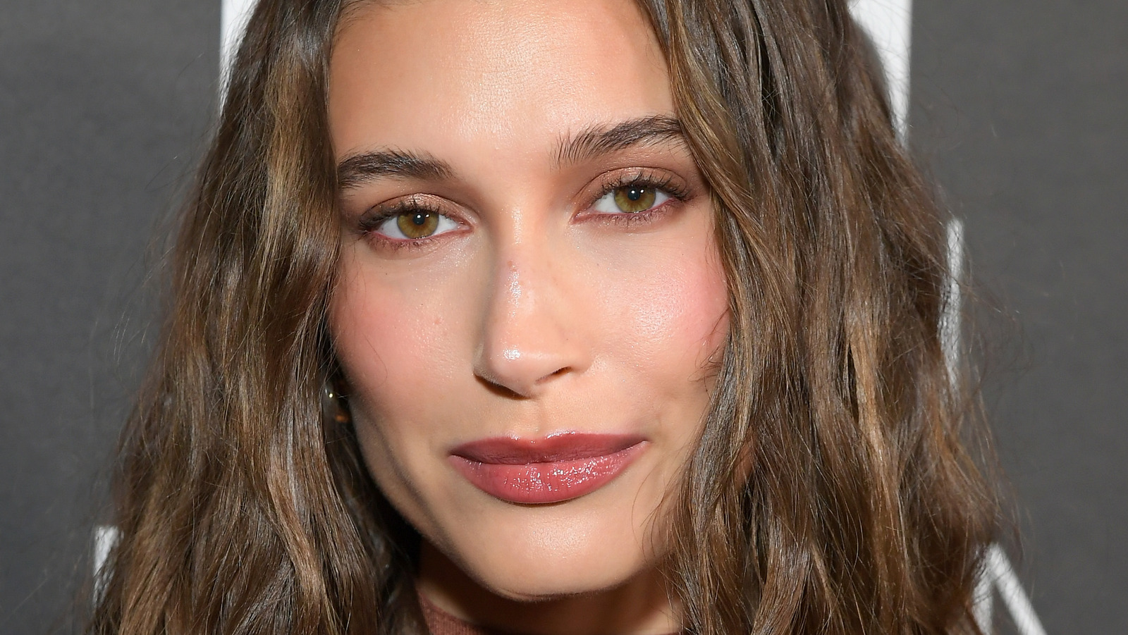 How To Recreate Hailey Bieber's Festive Holiday Manicure