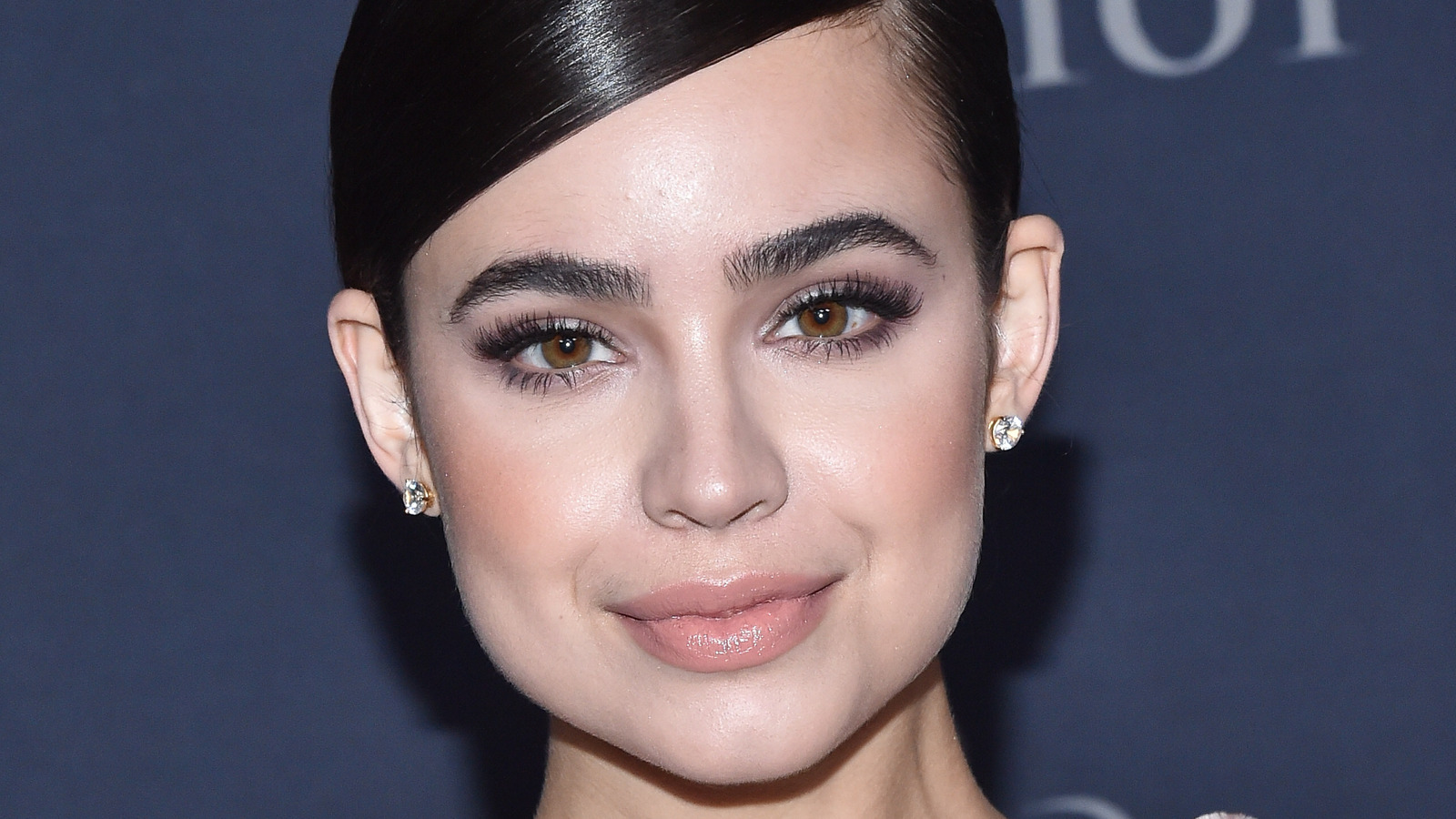 How To Replicate Sofia Carson's Soft-Glam Look