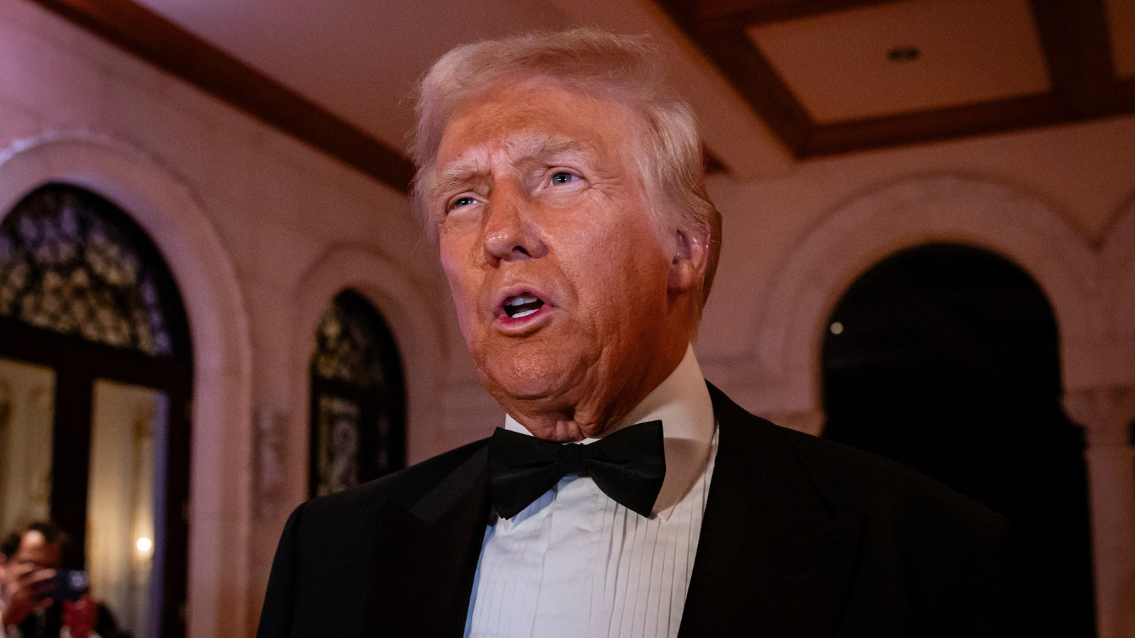 An Inside Look At Trump's Bizarre Mar-A-Lago Parties Has Us Scratching ...