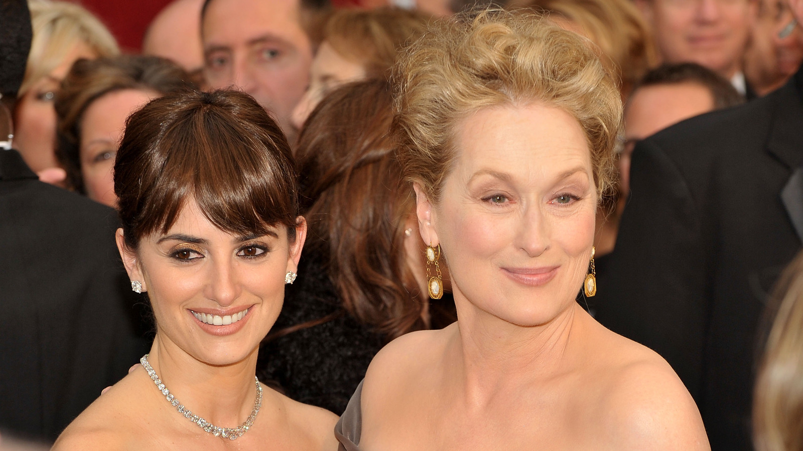 Inside Penelope Cruz's Friendship With Meryl Streep