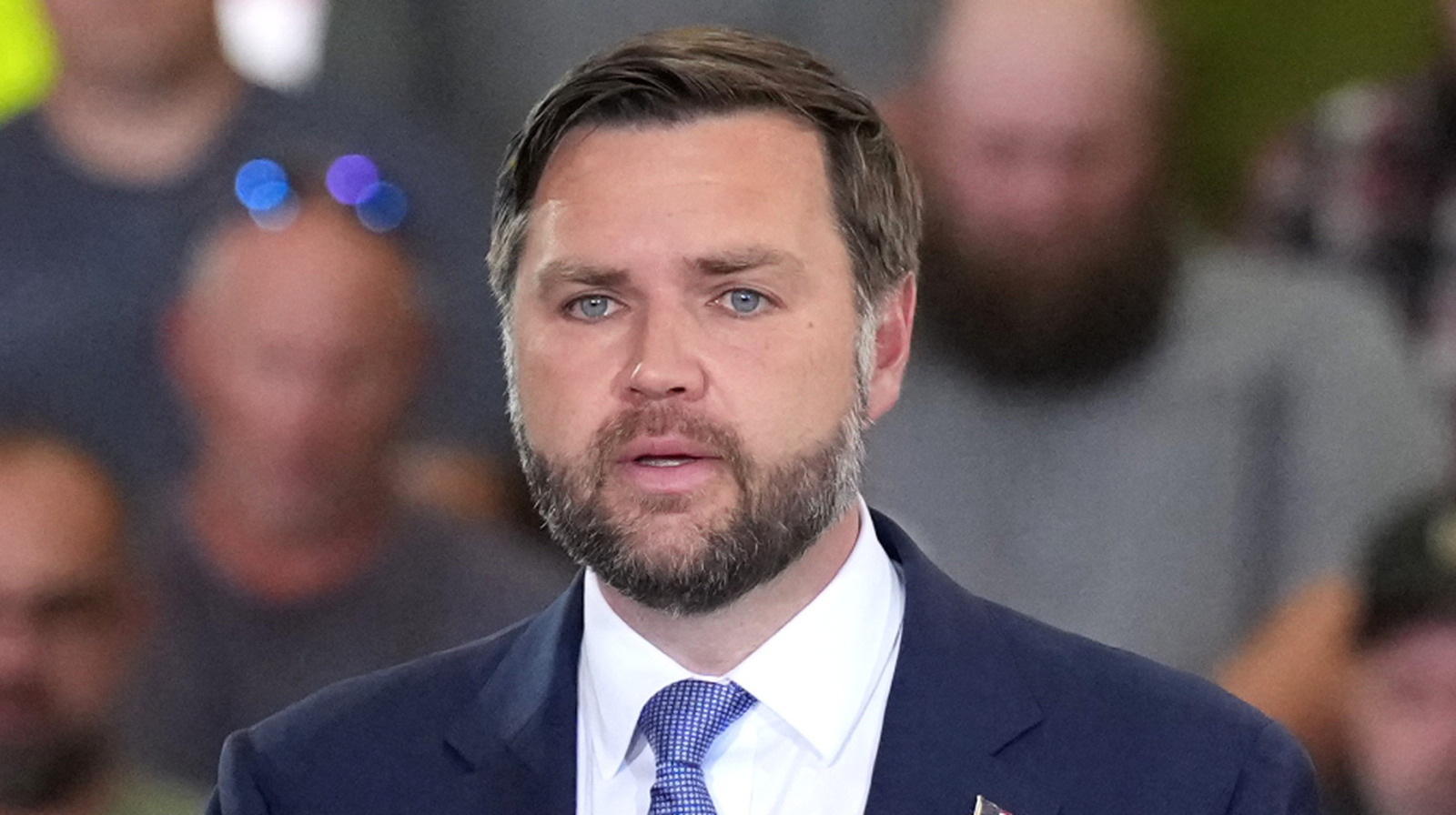 JD Vance's Eyeliner Is Thicker Than Ever After A Wild Weekend Of Trump ...