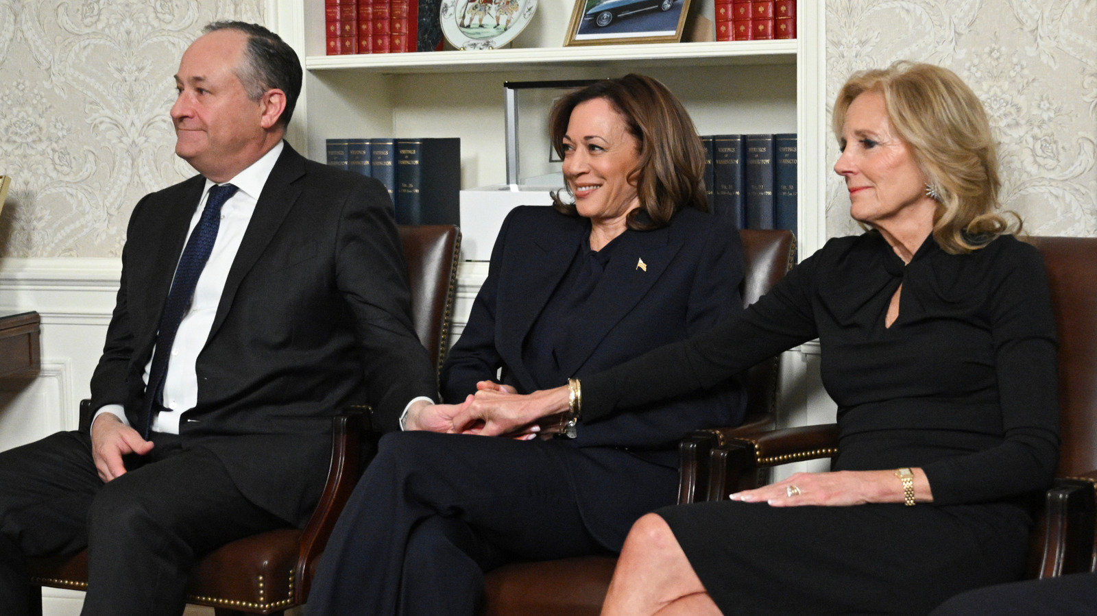 Jill Biden And Doug Emhoff's Body Language In Farewell Address Photo Is ...