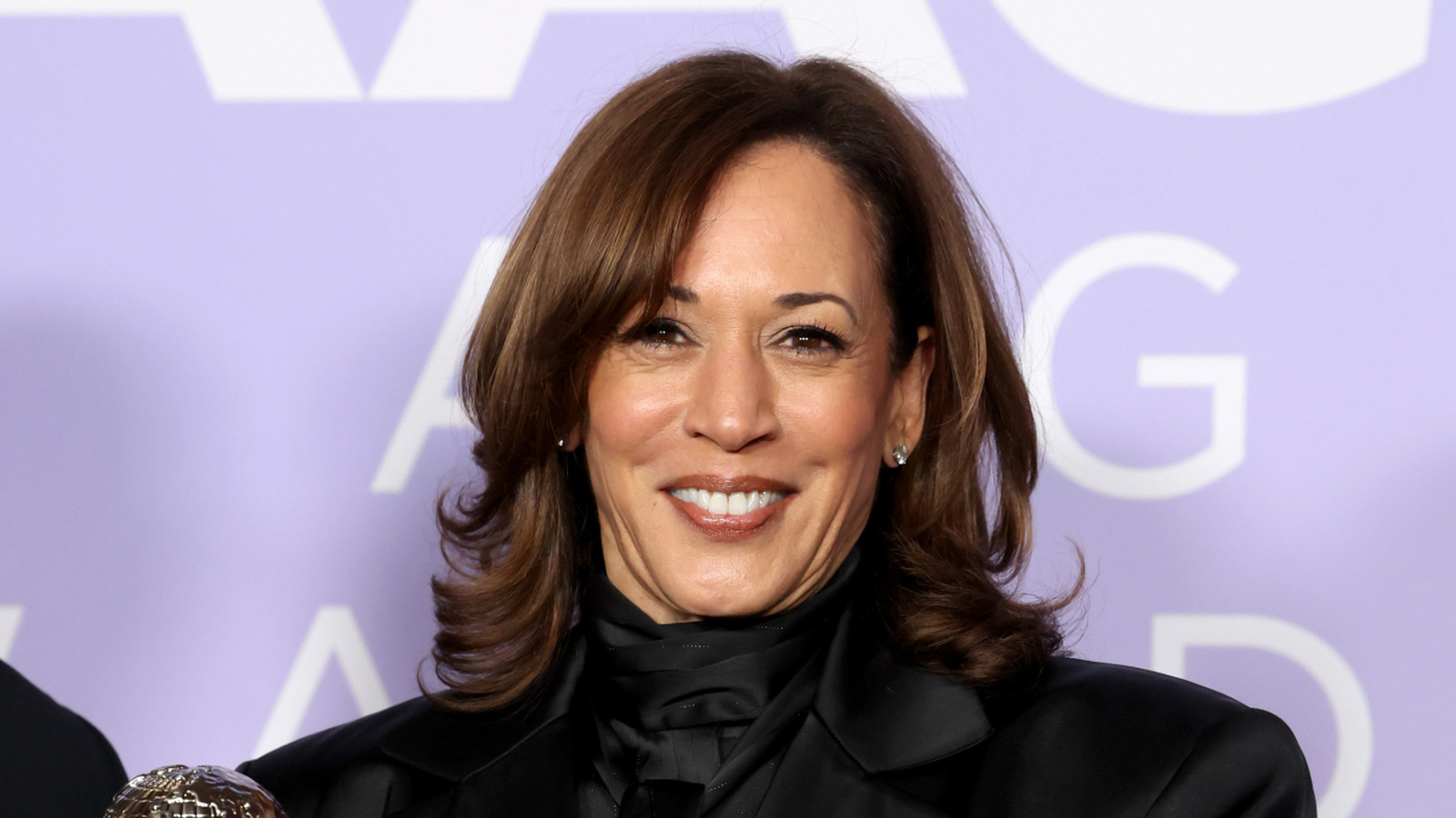 Kamala Harris Gives Mini Peek At Her Killer Legs In Uncharacteristic Easter Outfit