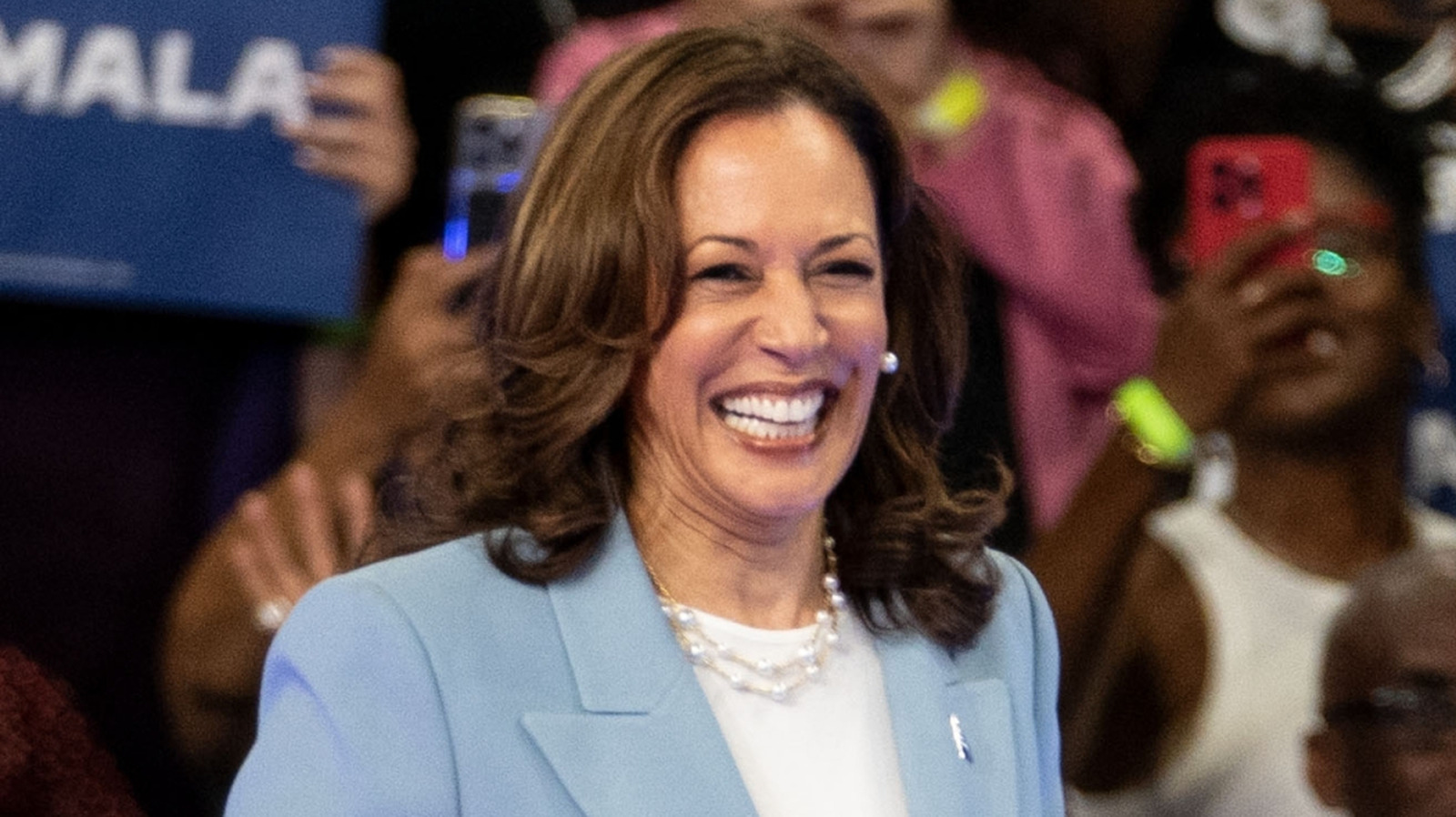 Kamala Harris Looks Stunning In Glammed Up Throwback Pic