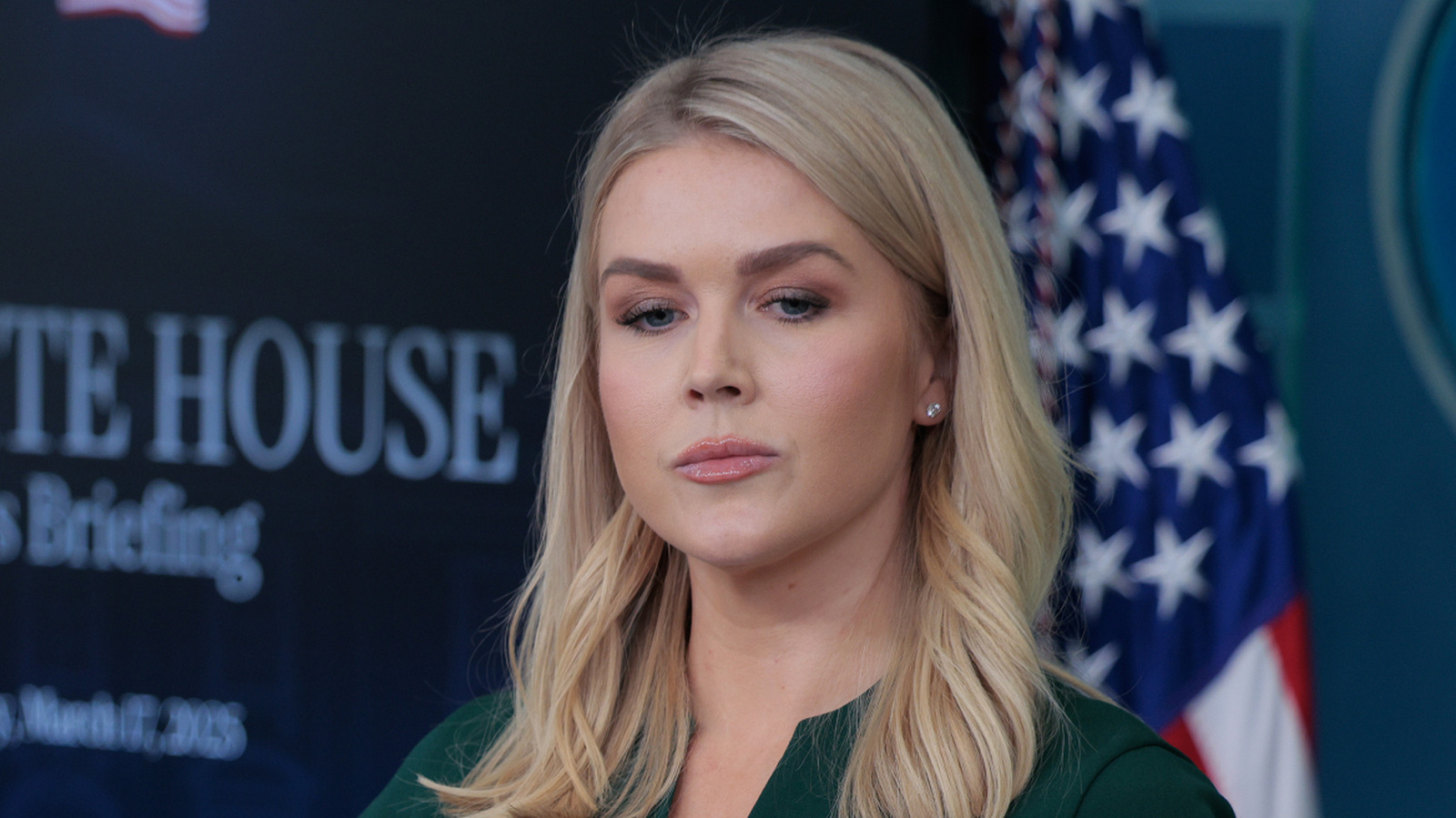 Karoline Leavitt's Blocky Brows In Latest Press Briefing Scream Lauren ...
