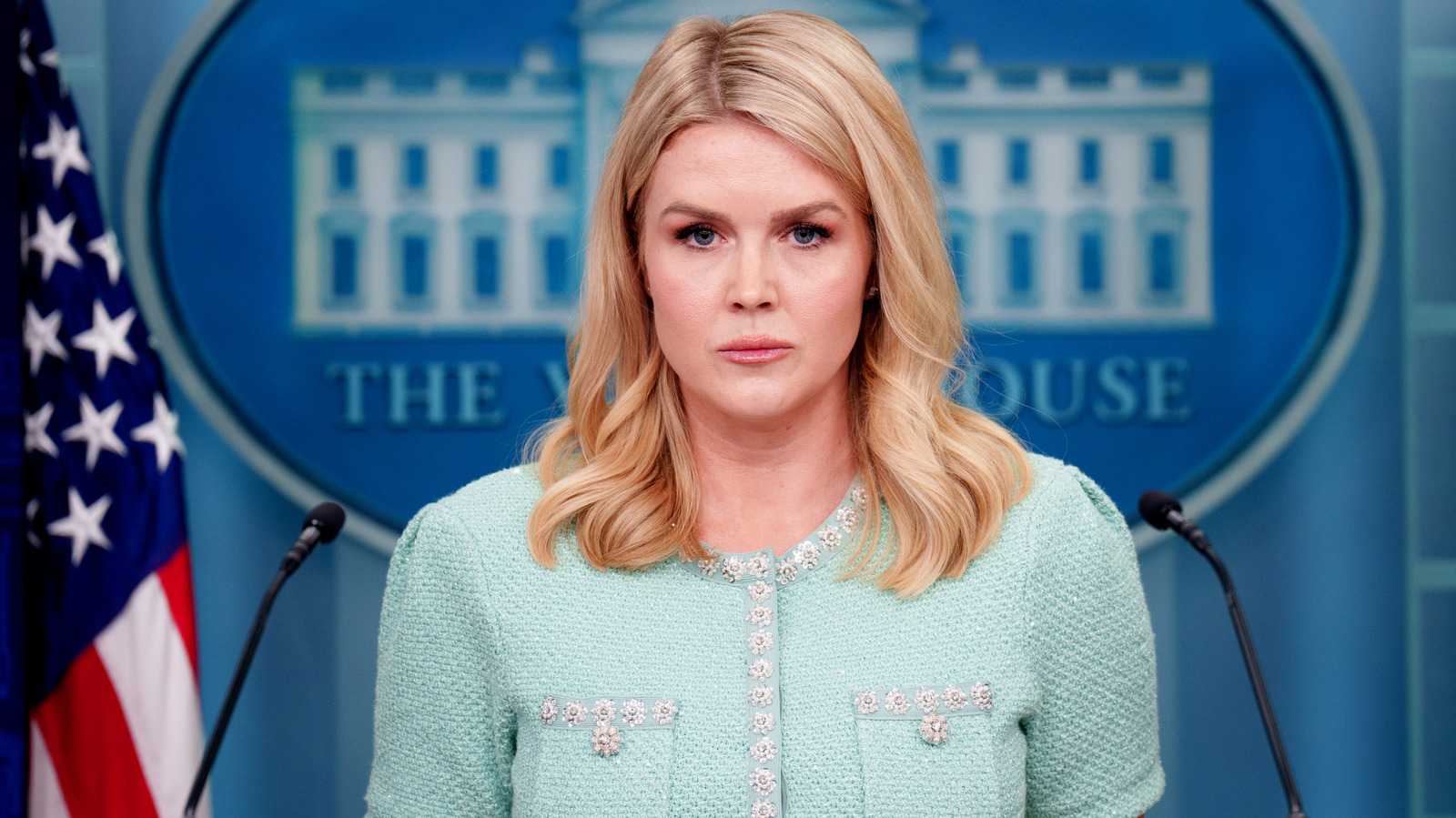 カレンダーをチェックしていたKaroline Leavittの最も時代遅れのルックス - nipponese.news - Nipponese