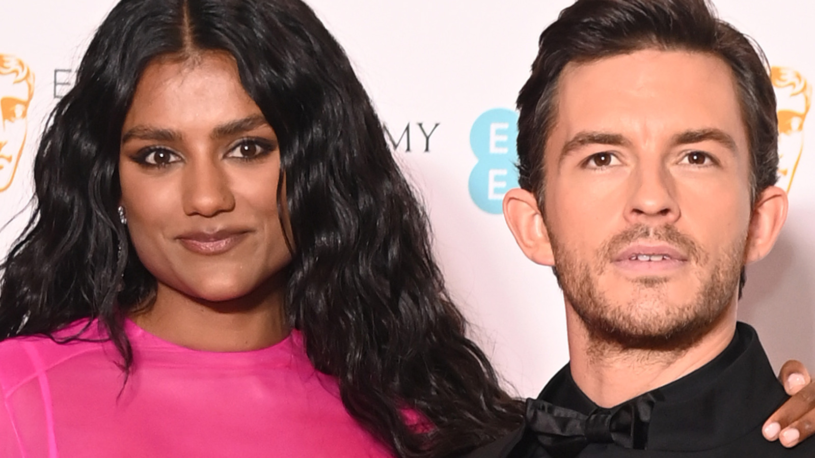 Kate And Anthony's Steamy Chemistry On Bridgerton Has Twitter In A Tizzy