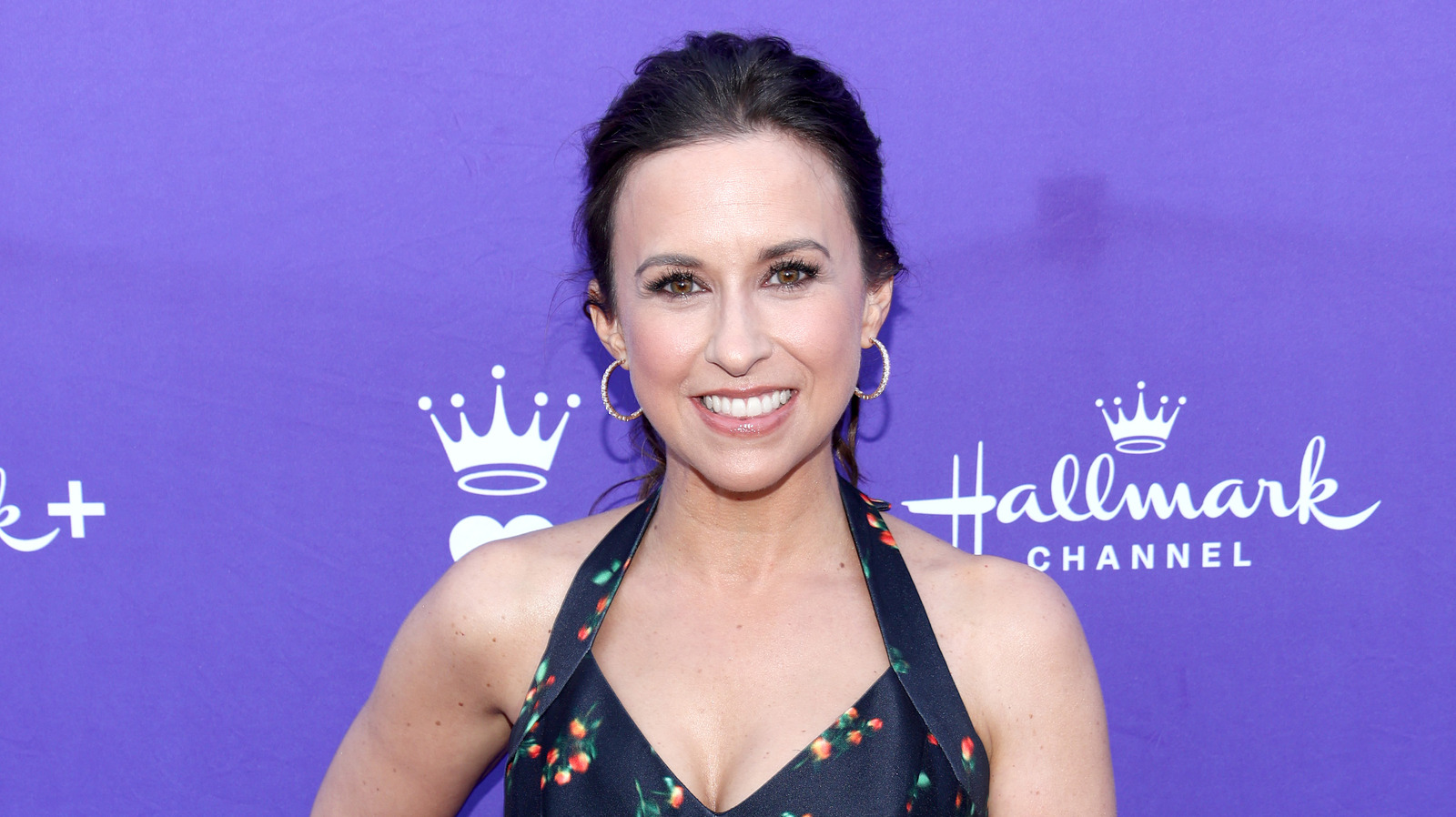 Lacey Chabert Reveals How Far She Takes Her Commitment To Christmas In ...