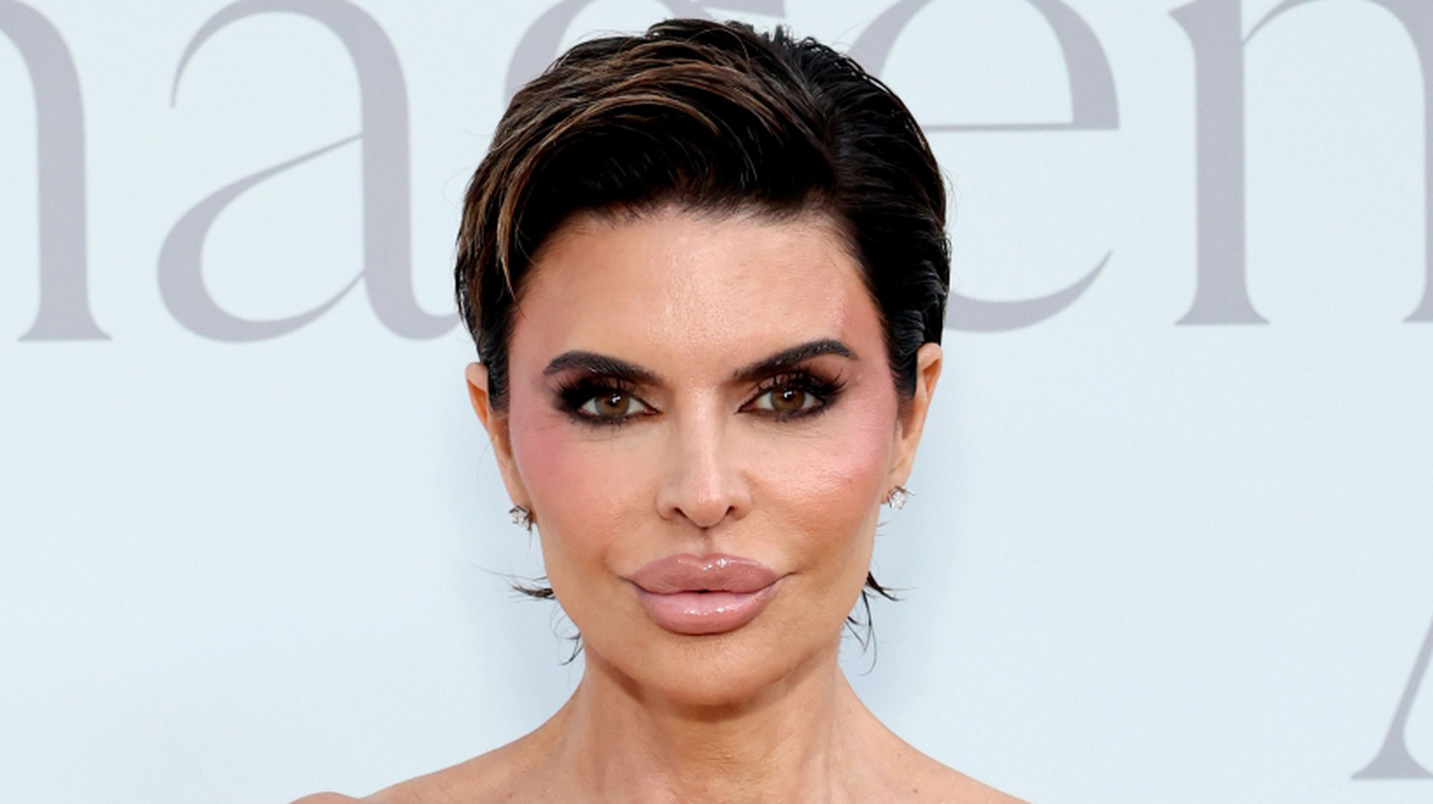 Pics Of Lisa Rinna's Lips Have Us Begging Her To Fire Her Plastic Surgeon