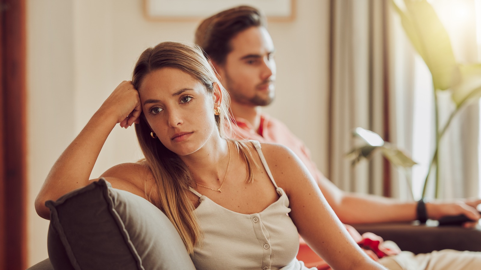 Living With Your Ex? Here's How To Cope With A Breakup While Cohabitating