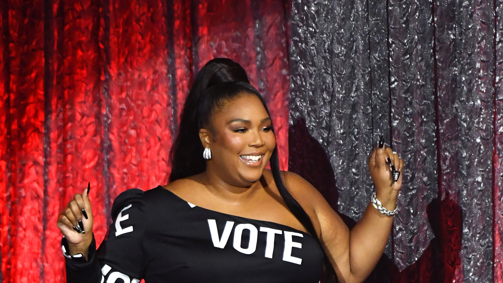 Lizzo Claps Back At Critics Of Her Juice Cleanse